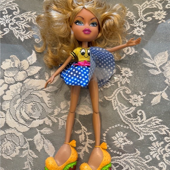 Bratz | Toys | Bratz Raya Doll With Blue Polka Dot Dress And Yellow ...